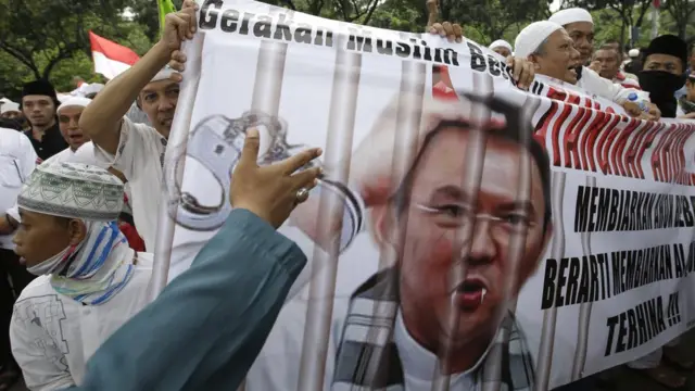 Isu SARA meningkat di Pilkada DKI Jakarta, salah siapa? - BBC News Indonesia