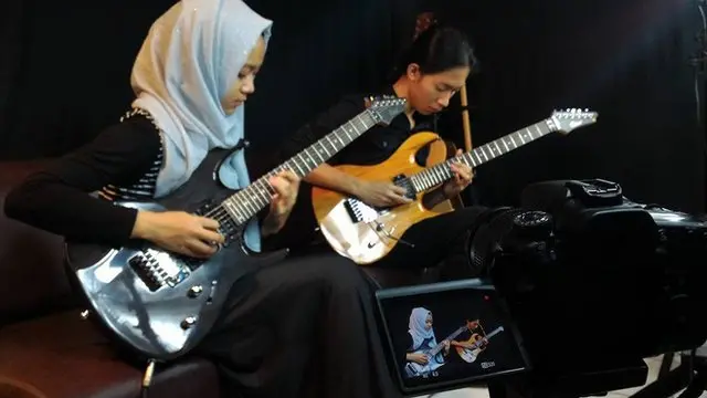 Meliani, melawan bully dengan jilbab dan musik metal - BBC News Indonesia
