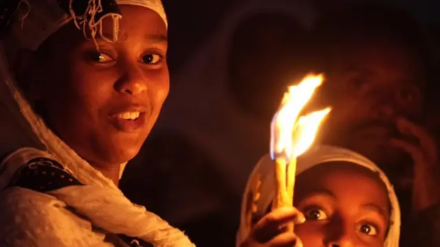 በመስቀል አደባባይ የተካሄደው የደመራ በዓል አከባበር በምስል - BBC News አማርኛ