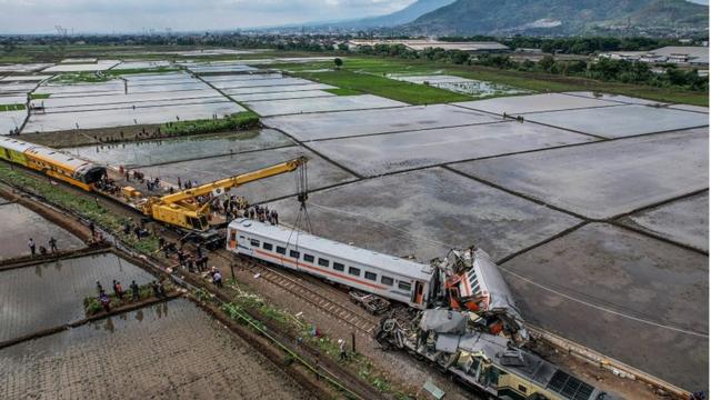 Penyebab kecelakaan kereta api di Cicalengka Bandung: Isu keselamatan dan proyek jalur ganda ...
