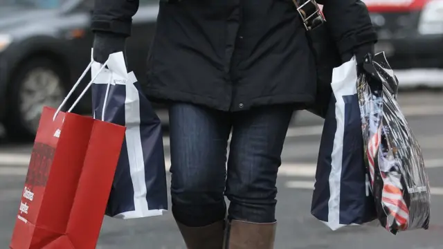 Bagaimana mengatasi dorongan belanja barang obral? - BBC News Indonesia