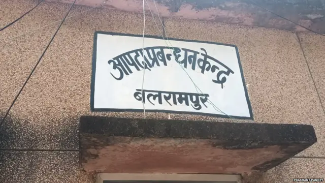 यूपी में बाढ़ से कितनी तबाही: 'हथौड़े घरों और दीवारों पर नहीं लोगों के ...