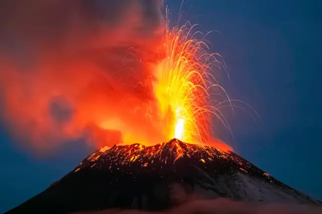 Erupción del Popocatépetl: las espectaculares imágenes del volcán que tiene en alerta a México ...