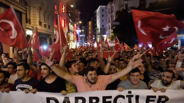 Fotoğraflarla: Darbe girişimi protestoları - BBC News Türkçe
