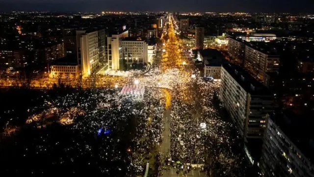 Završena studentska blokada mosta u Novom Sadu, Vučić kritikuje 'vašarsku atmosferu' - BBC News ...