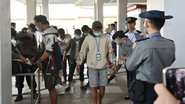 Myanmar: 'Operasi senyap' di balik pemulangan lebih dari 500 WNI ... Myanmar: 'Operasi senyap' di balik pemulangan lebih dari 500 WNI ...