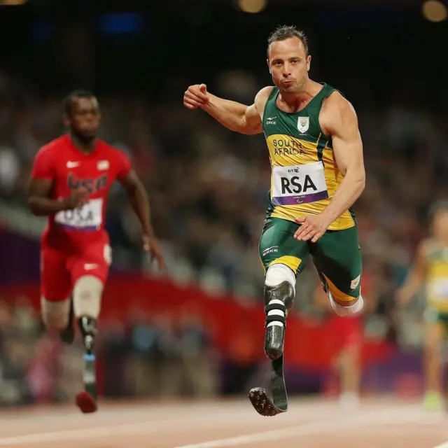 Экс-паралимпиец Оскар Писториус досрочно вышел из тюрьмы в ЮАР. 11 лет ...