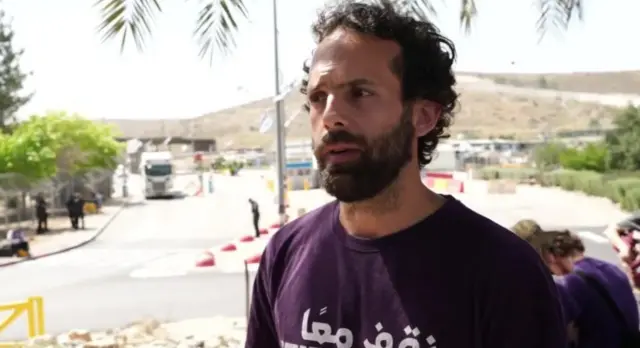 حرب غزة صراع بين نشطاء إسرائيليين بشأن قوافل المساعدات المتجهة إلى غزة