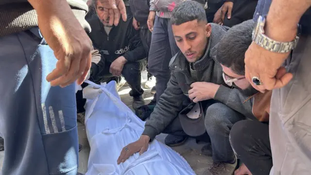 Bayanan da BBC ta tattara kan ƴan Gaza da suka mutu lokacin raba kayan ...