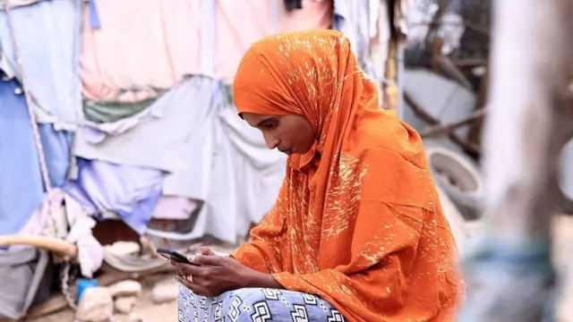 Aappii warra Somaalii dubbisuuf barreessuu barsiisaa jiru - BBC News ...