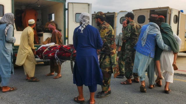 Gempa Afghanistan: Lebih dari 800 orang meninggal dunia, apa yang diketahui sejauh ini? - BBC ...