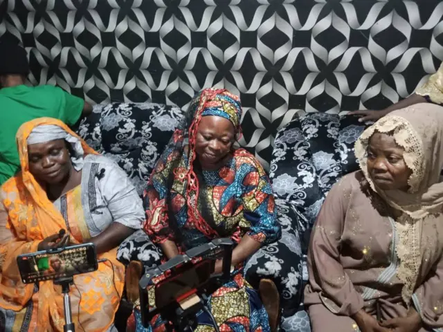 Olofa Ina: Àwọn àwòrán láti ibi ìsìnkú Adedeji Aderemi Olofa Ina - BBC ...