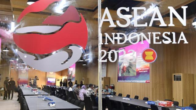 KTT ASEAN ke-42 : Isu proksi, konflik Myanmar, dan perdagangan orang - Seberapa kuat posisi ...