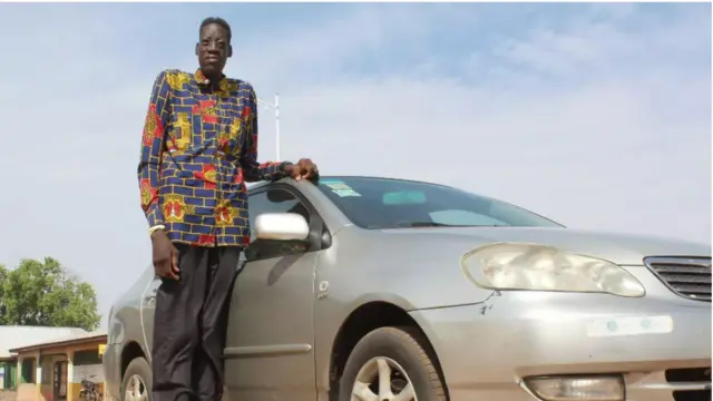 Raksasa dari Ghana yang disebut pria tertinggi sedunia - BBC News Indonesia