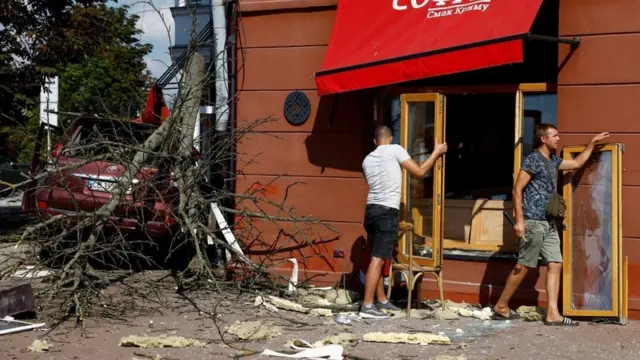 Makamin da Rasha ta harba ya kashe mutum bakwai ya jikkata 144 - Ukraine - BBC News Hausa