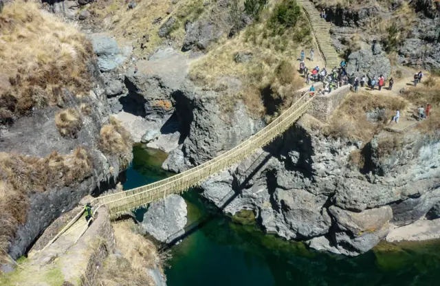 Kisah penjaga terakhir jembatan tali rumput peninggalan suku Inca - BBC ...