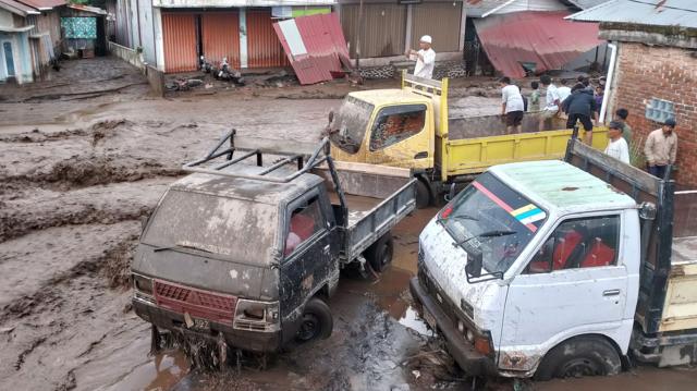 Banjir lahar dingin melanda Sumbar usai erupsi Gunung Marapi - 'Tak bisa dihindari' - BBC News ...