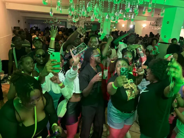 DJ Fernando, umuririmvyi akunzwe mu Burundi, yipfuza gushinga ishure ry ...