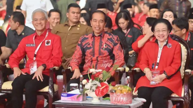 'Panas-dingin' hubungan keluarga Jokowi dengan PDIP, Bobby dipecat dari partai banteng 'karena ...