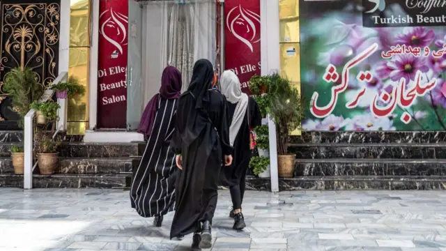 همزمان با «بازداشت زنان به خاطر حجاب، جبهه آزادی از حمله به ماموران