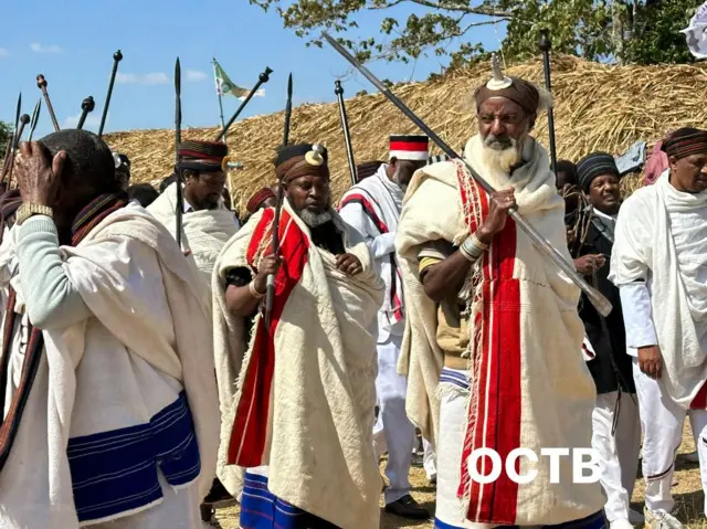 Sirna walharkaa fuudhinsa baallii Gadaa Gujii adeemaa jiru suuraaleen - BBC News Afaan Oromoo