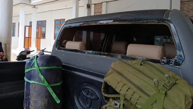 Papua: Kerusuhan di Dogiyai, puluhan bangunan terbakar situasi disebut seperti 'kota mati' - BBC ...