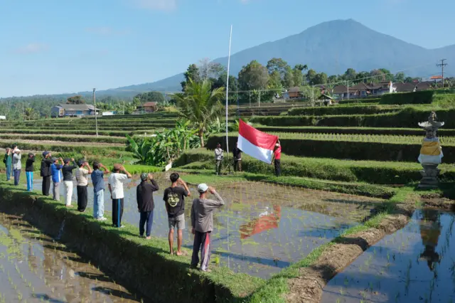 HUT RI ke-79: Potret perayaan kemerdekaan dan pengibaran bendera Merah Putih di IKN dan seluruh ...
