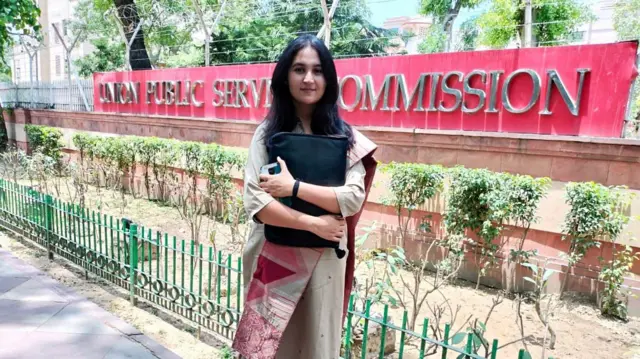 ग्लॅमर, सोशल स्टेटस, कोचिंग क्लासेसचं मार्केटिंग आणि MPSC/UPSC उमेदवारांच्या स्वप्नांचा बाजार ...