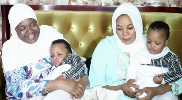 Dünyanın tek dokuzları, doğduktan 19 ay sonra Mali'deki evlerine ...