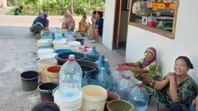 El Nino: Beberapa daerah di Indonesia mulai alami kelangkaan air bersih - BBC News Indonesia