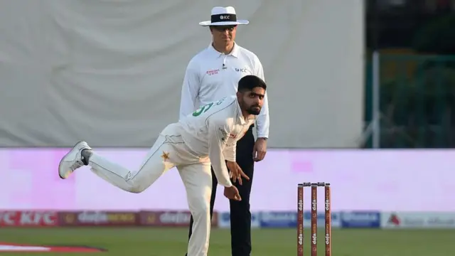 کراچی ٹیسٹ: نیوزی لینڈ کی عمدہ بیٹنگ، کین ولیمسن کی سنچری، سرفراز احمد ...