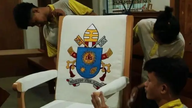 Paus Fransiskus datang ke Indonesia: Cerita di balik kursi yang digunakan Paus Fransiskus di ...