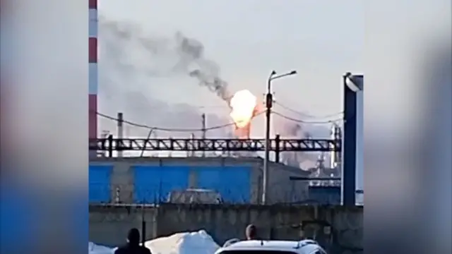 Масована атака дронів у Росії другу ніч поспіль під прицілом нафтобази Bbc News Україна