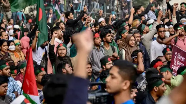 Ulazak planete u 2025: U Srbiji protesti, širom sveta vatromet - BBC ...