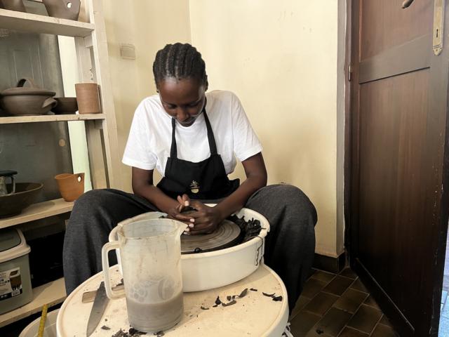 Rwanda - Winnie Kalisa umukobwa wabonye amahoro mu bubumbyi - BBC News ...