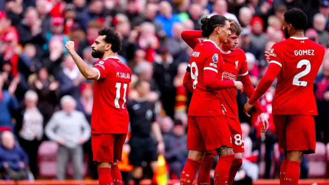 الدوري الإنجليزي صراع الصدارة يحتدم في الأمتار الأخيرة فمن يحسم اللقب