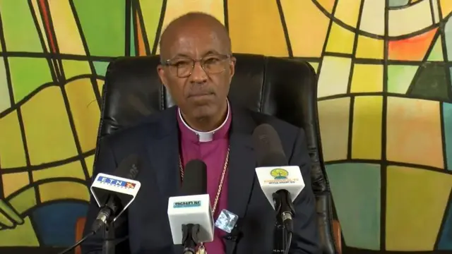 Hidhattoonni bakka biraatii dhufan amantoota waaqeffachaa turan ...