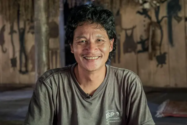 Masyarakat adat: Cara generasi muda Mentawai menjaga tradisi - ‘Kami bukan orang-orang ...