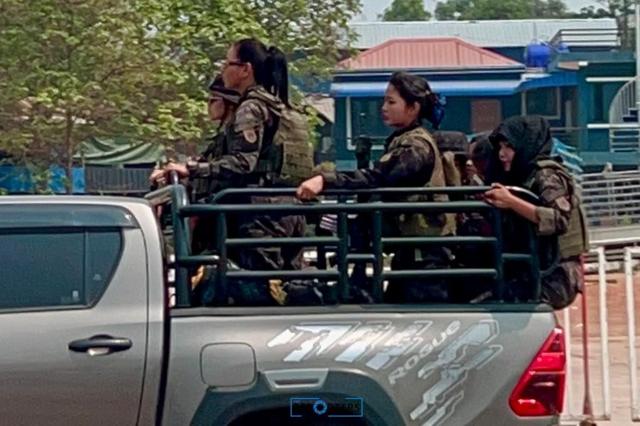 စစ်စခန်းအားလုံး KNU သိမ်းလိုက်တဲ့မြဝတီမှာ နယ်မြေထိန်းချုပ်ရေးဘယ်လိုဆက်ရှိမလဲ - BBC News မြန်မာ