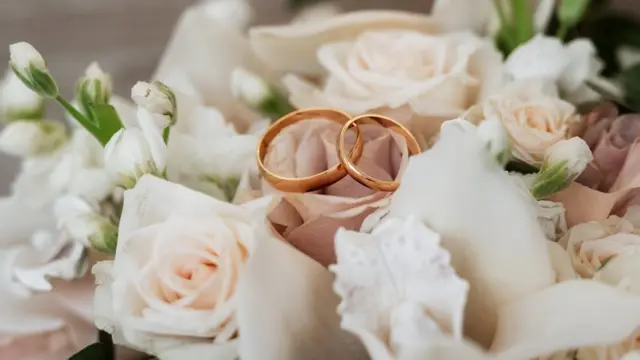 Weriyaha BBC-da ee maalintii arooskiisa uu aabbihiis is dilay - BBC ...