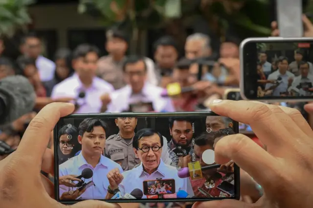 PDIP: Hasto jadi tersangka, Yasonna dicekal membuat PDIP ‘awut-awutan’ - BBC News Indonesia