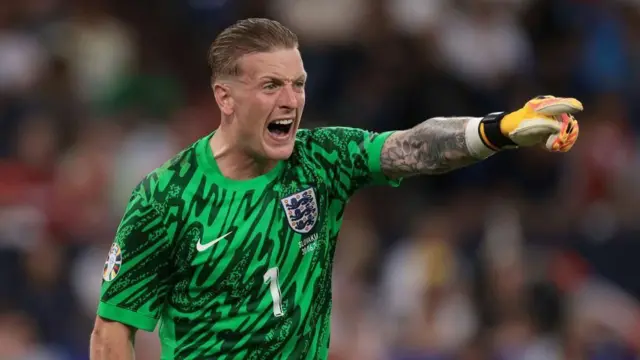 Everton ba ta son rabuwa da Pickford, Man Utd na son Osimhen - BBC News ...