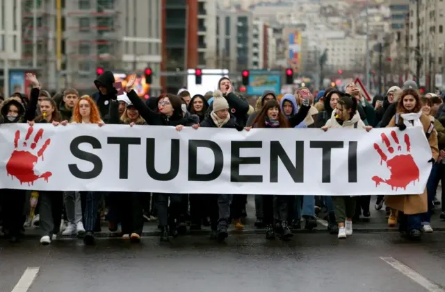 Studentski protest ispred Ustavnog suda u Beogradu: 'Bitno je da imaš ...