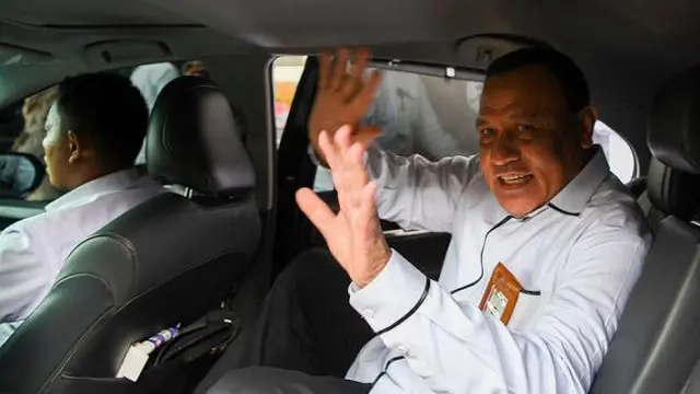 Presiden Jokowi resmi berhentikan Firli Bahuri dari KPK - Apa saja 'dosa-dosa' Firli menurut ...