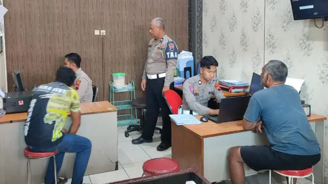 Kecelakaan KA Brantas dengan truk di Semarang: Detik-detik kejadian menurut saksi mata - BBC ...