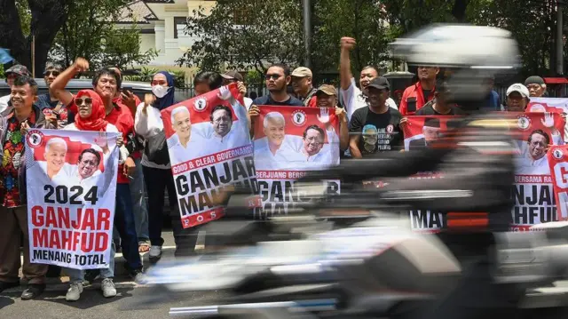 Pilpres 2024: Anies-Muhaimin dan Ganjar-Mahfud MD daftar capres-cawapres ke KPU - BBC News Indonesia