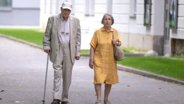 Pasangan lansia di Bogor meninggal berhari-hari di dalam rumah - Menempatkan lansia di panti ...