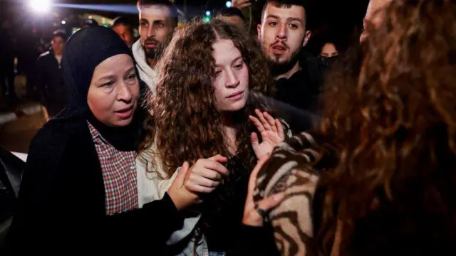 La historia de la joven Ahed Tamimi, símbolo de la resistencia palestina, y de otros prisioneros ...