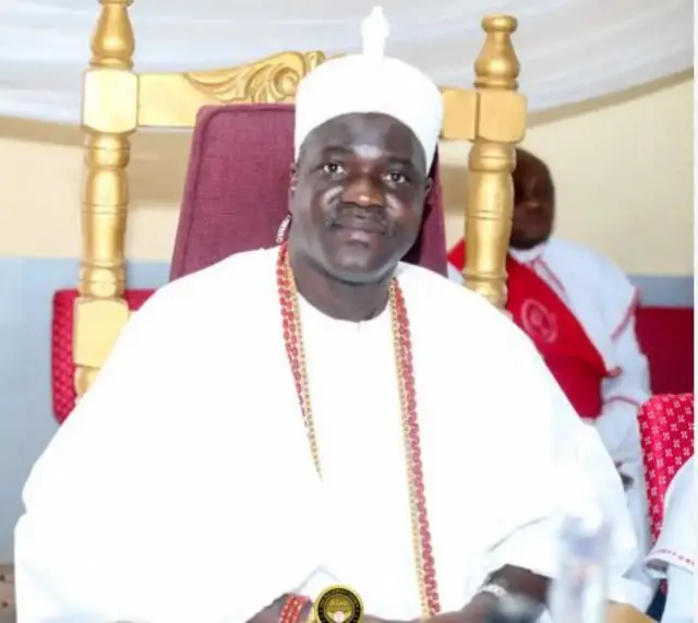 Ṣé lóòótọ́ ni Oluwo lé Ooni kúrò ní Ààfin? Olugbon ṣàlàyé bí ọ̀rọ̀ ṣe ...