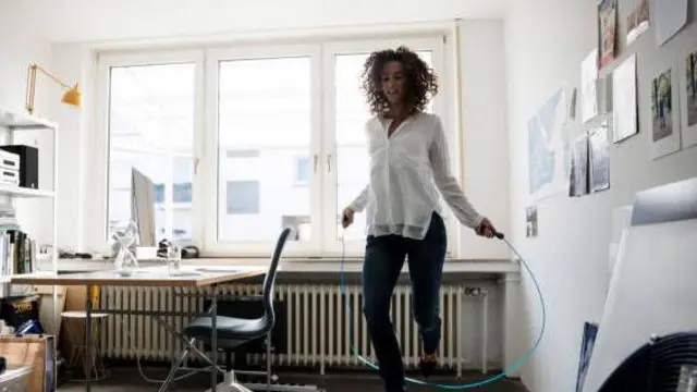 Mazoezi rahisi unayoweza kufanya na kufurahia msimu wa sikukuu - BBC ...